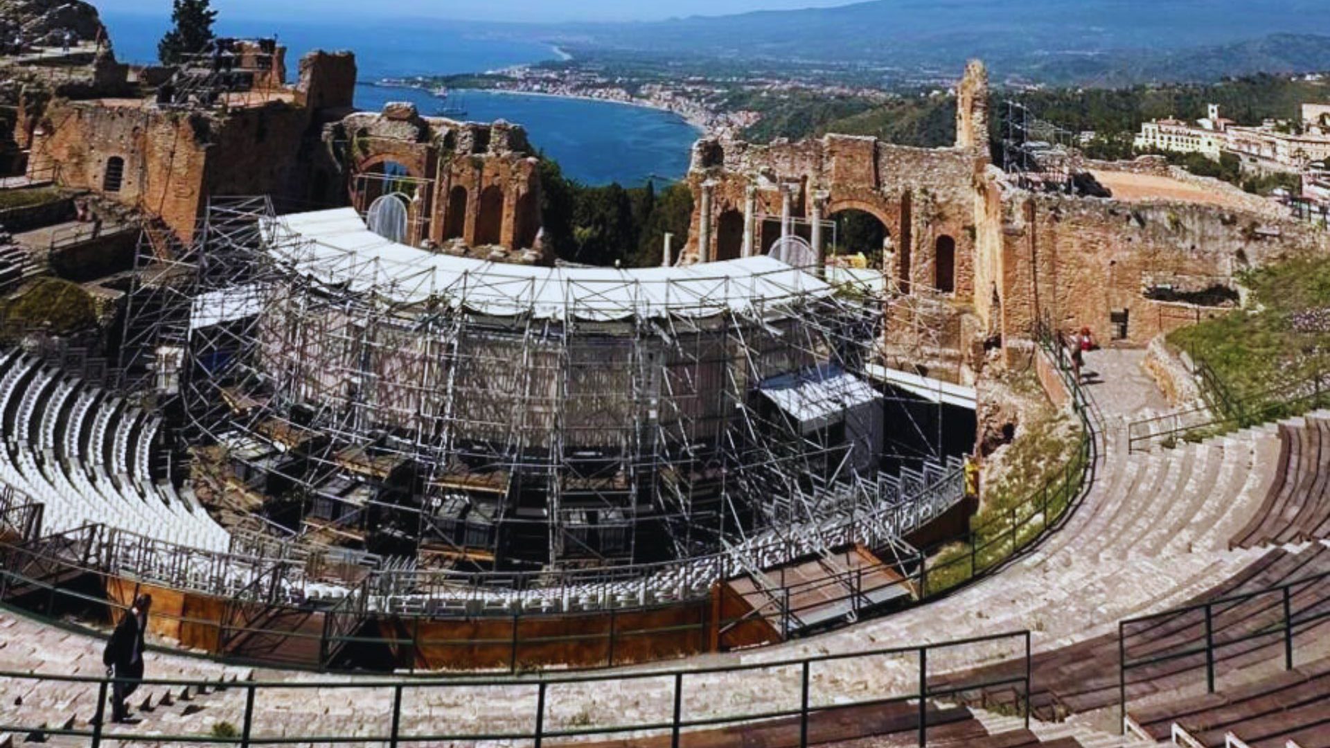 Taormina. Il teatro Antico si trasforma in un cantiere, monta la ...